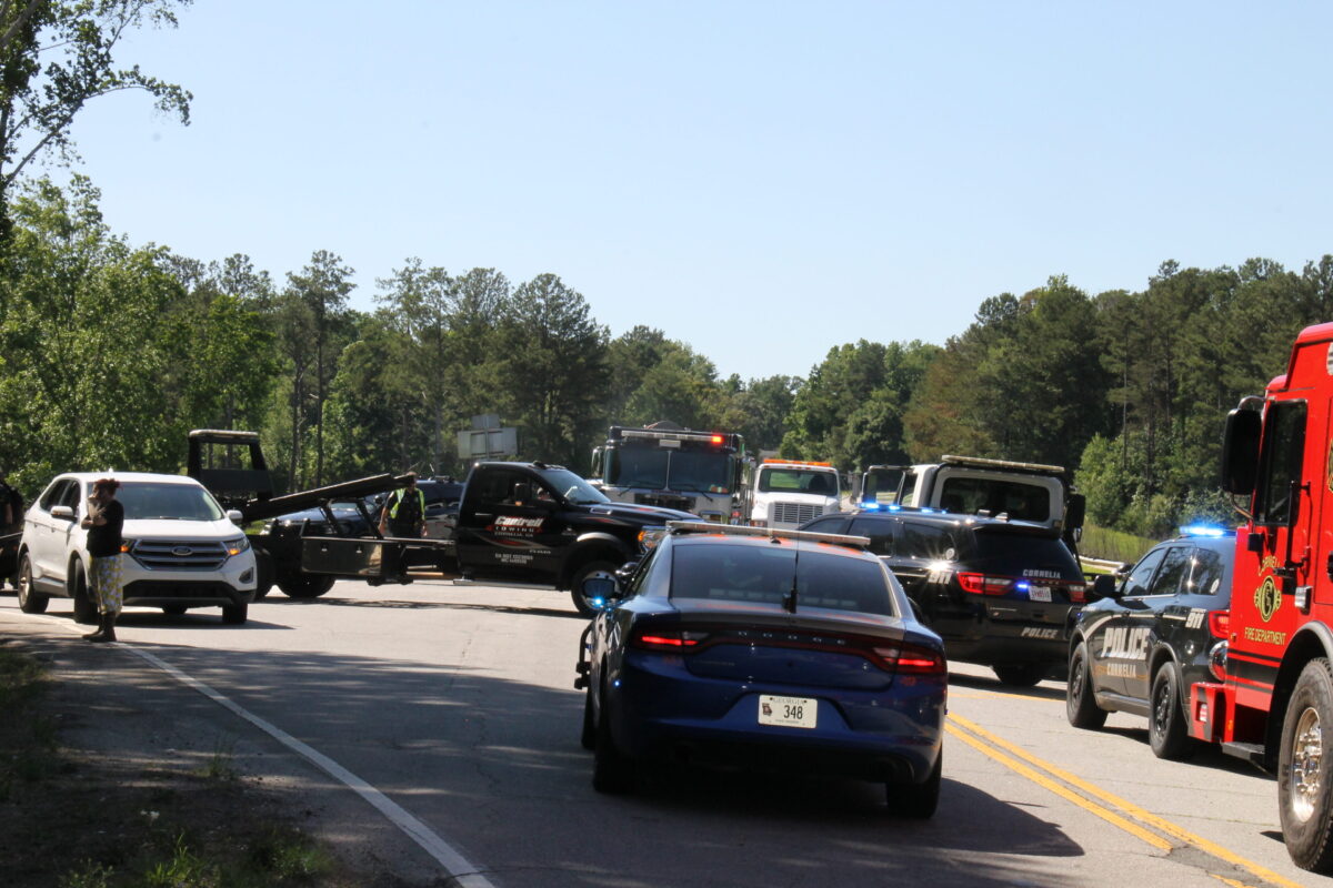 3 injured in 3-vehicle collision off GA 365 and Level Grove - Now Georgia